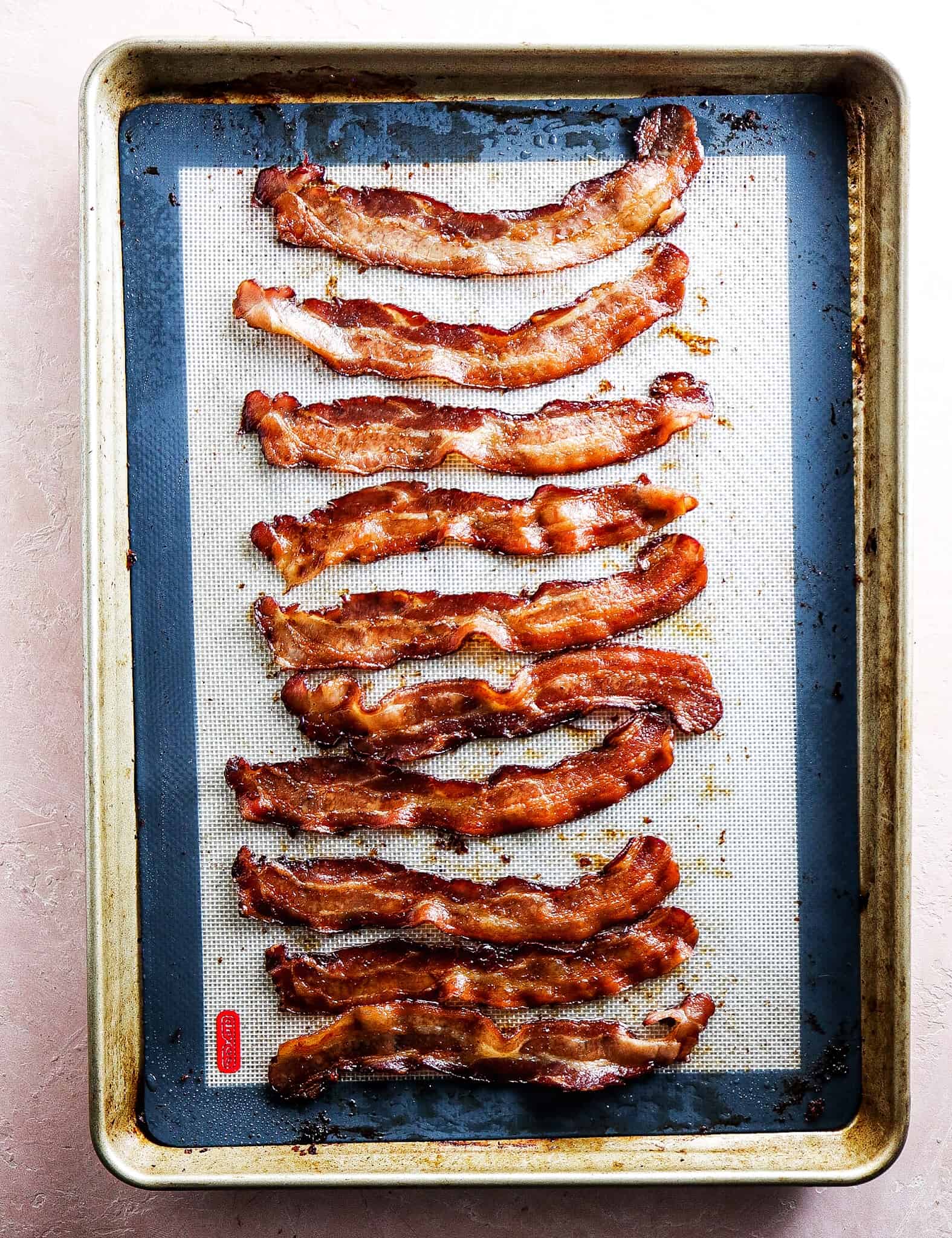 How to Make the Best Oven Baked Bacon - Tipps in the Kitch